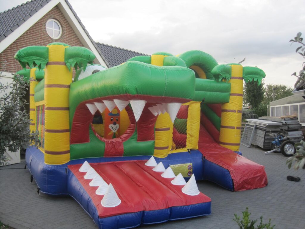 Springkussen Krokodil Multiplay - Stip Verhuur